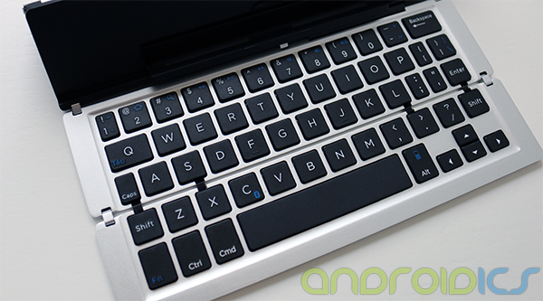 Review Foldable Keyboard F18 - Androidics.nl